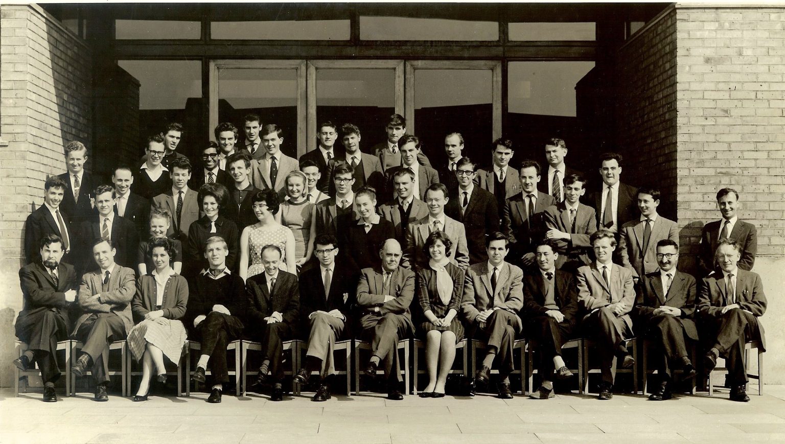 First Forty Years of Physics at Leicester 1924-64